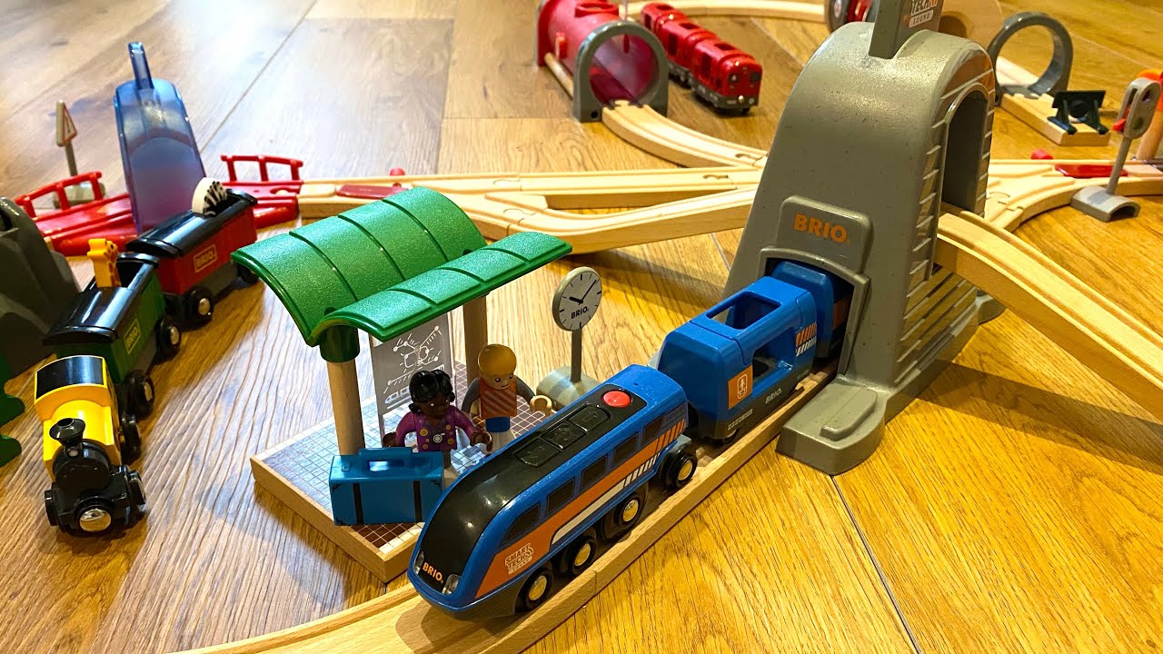 Brio let's go see friends!☆Metro Railway Set and Action Tunnel Travel ...
