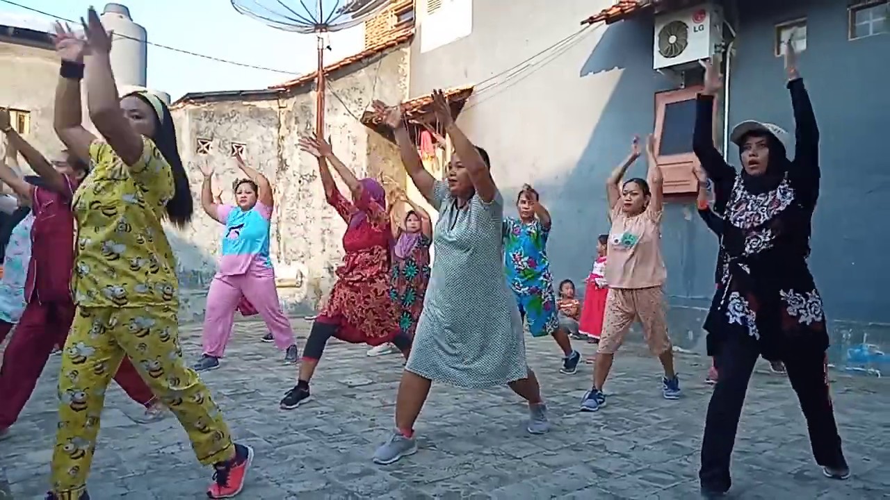 Senam berdaster || emak-emak cipero - Elok aerobic tegal - YouTube