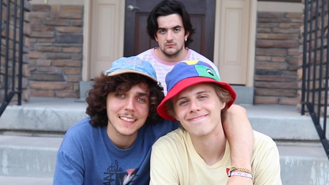 Being The Third Best Friend - YouTube