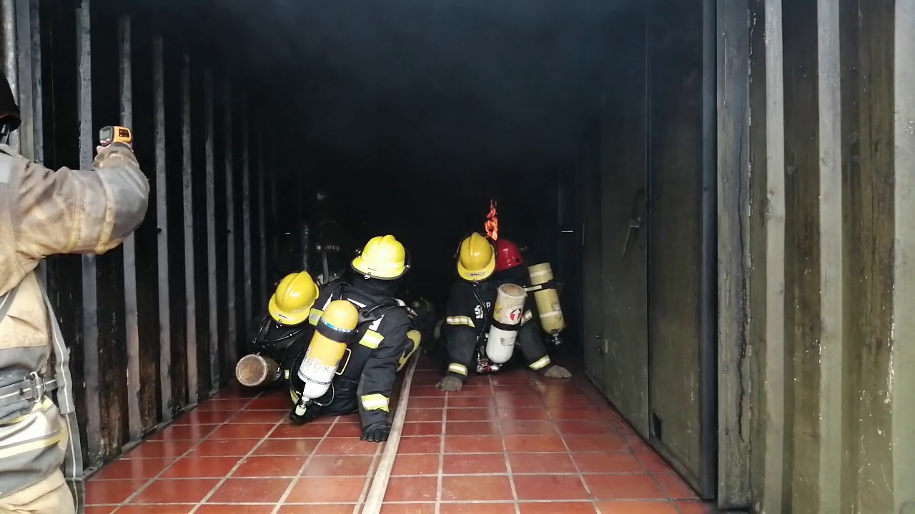 Incendio en recinto cerrado - YouTube