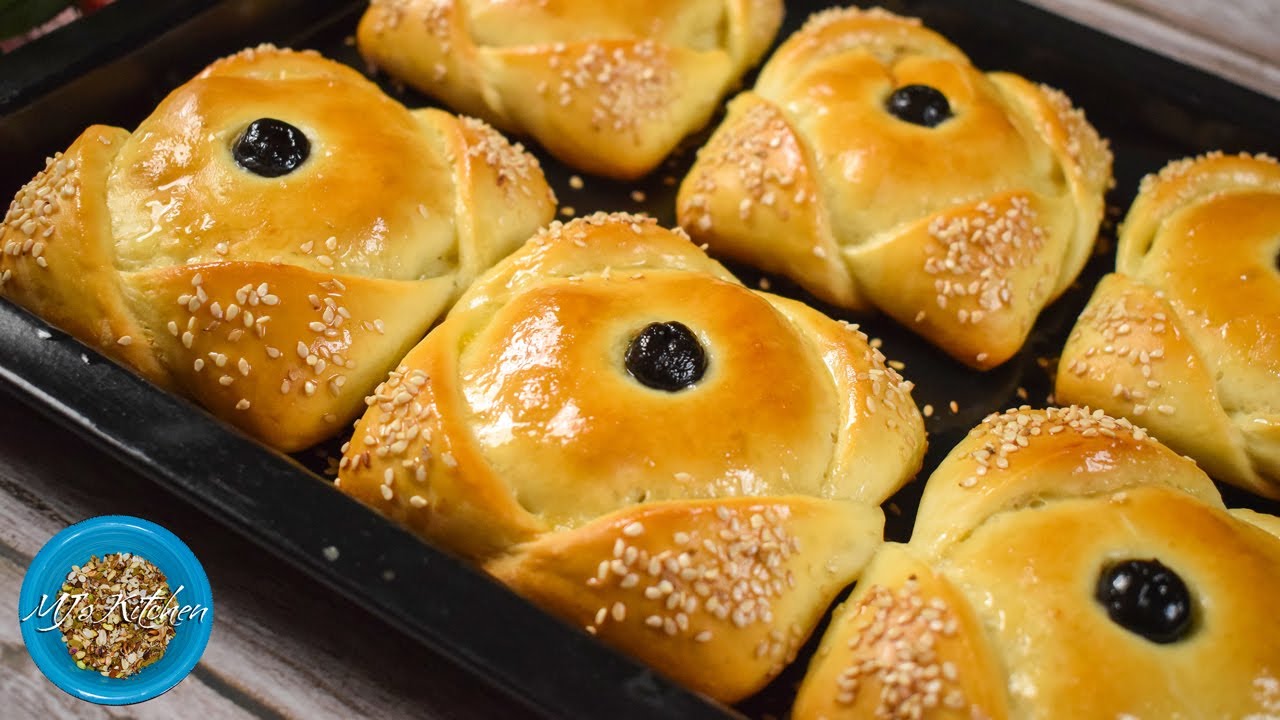 Flower shaped Chicken stuffed Bun recipe - Stuffed Buns Recipe - Bun ...