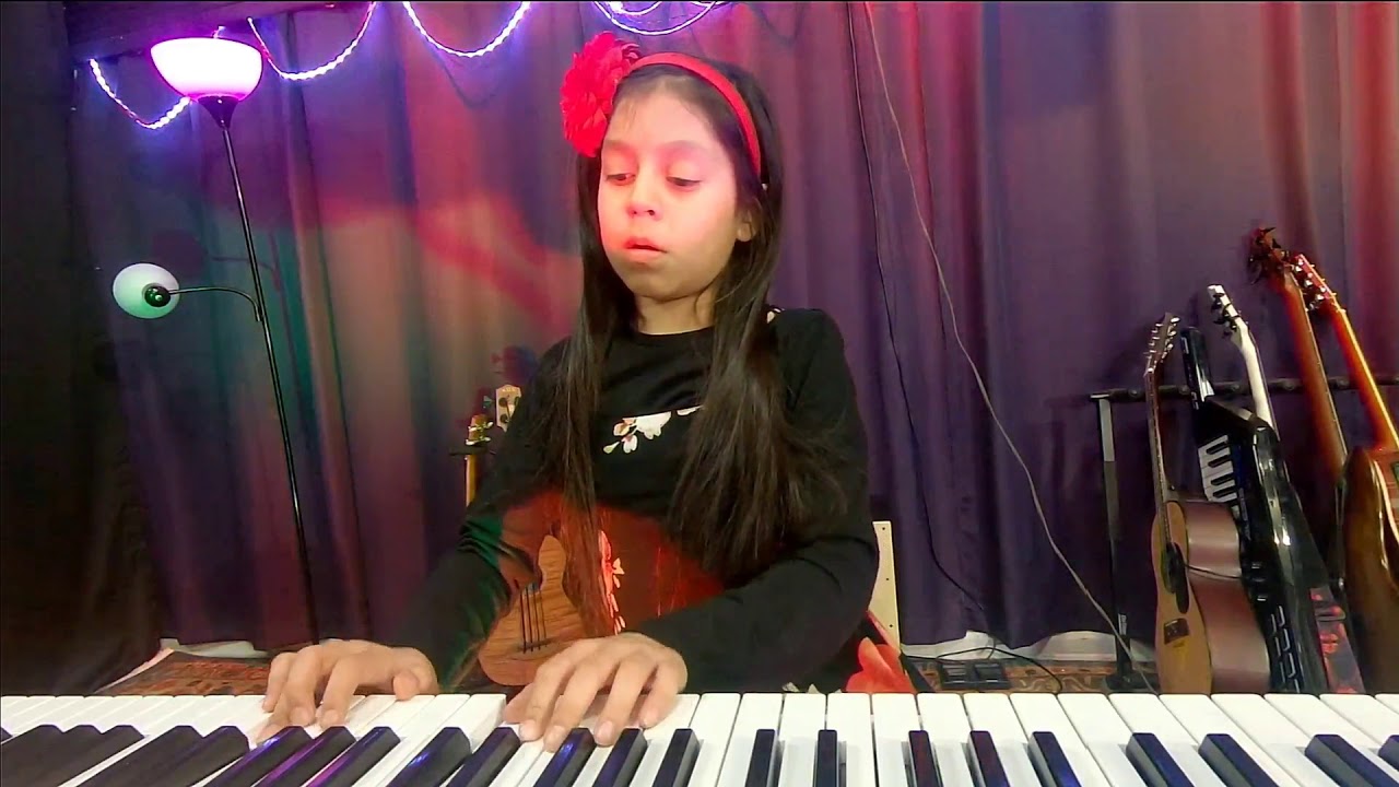 Jazmín Robles en Su clase de piano - YouTube