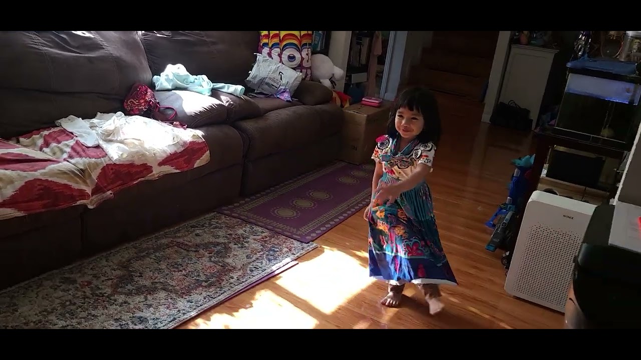 Anna Dancing Christmas 2022 - YouTube