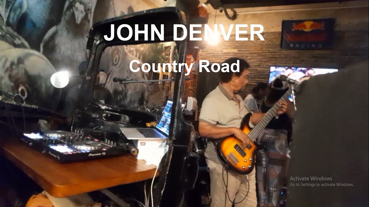 John Denver Country road (The Actual Live Performance) - YouTube