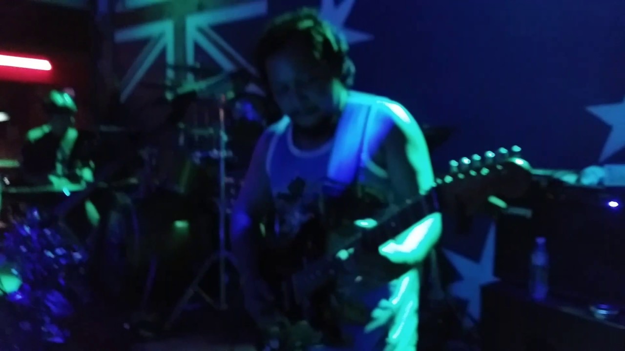 Aussie Bar Karon beach - Jump - YouTube