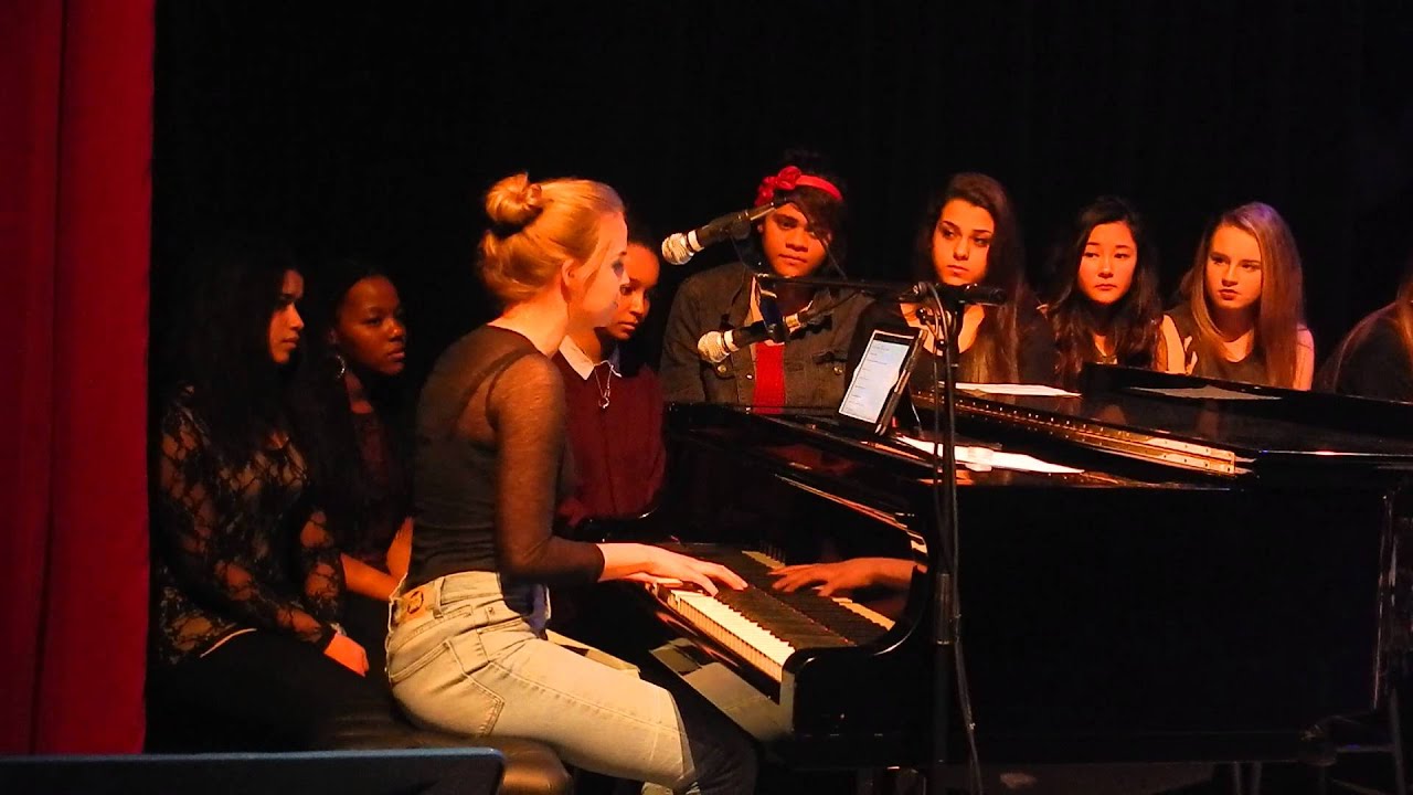 Zoe sings! - YouTube