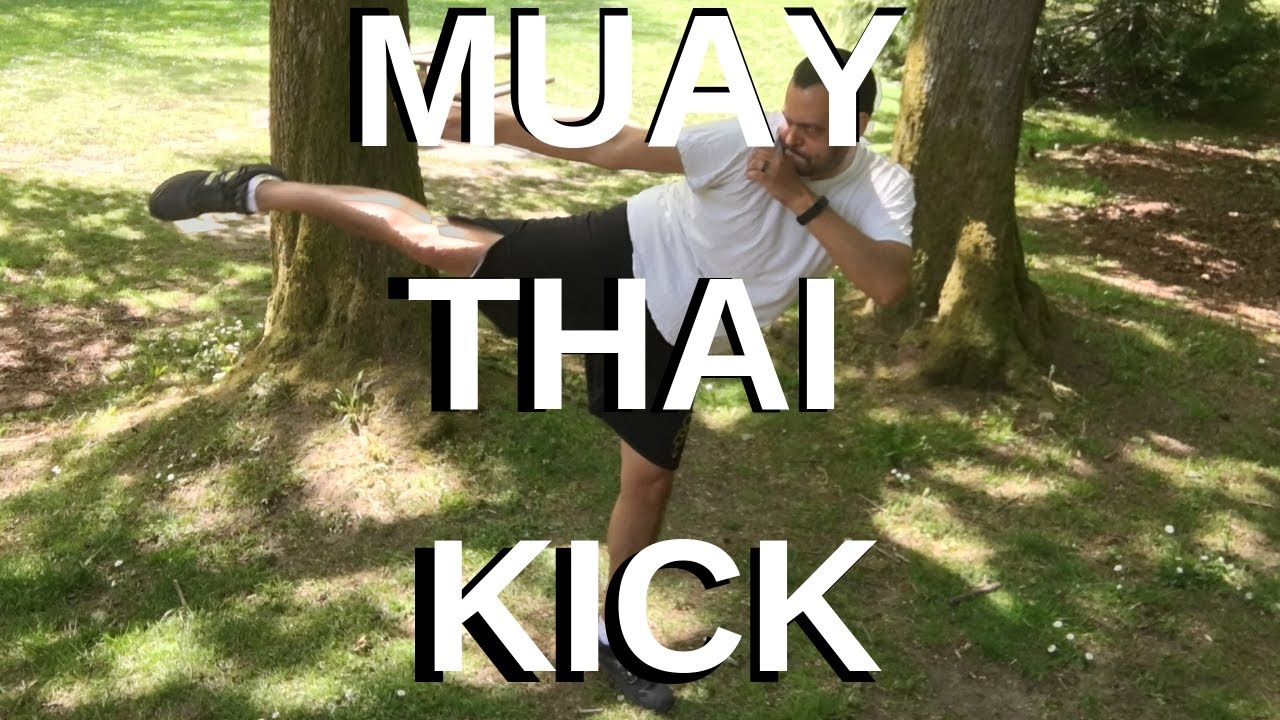 Muay Thai Kick: How to do the Muay Thai roundhouse kick off the rear ...
