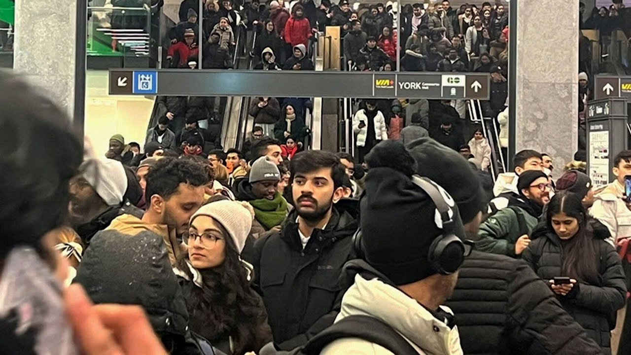 Fight on Toronto subway sparked delays, dangerous overcrowding at Union ...