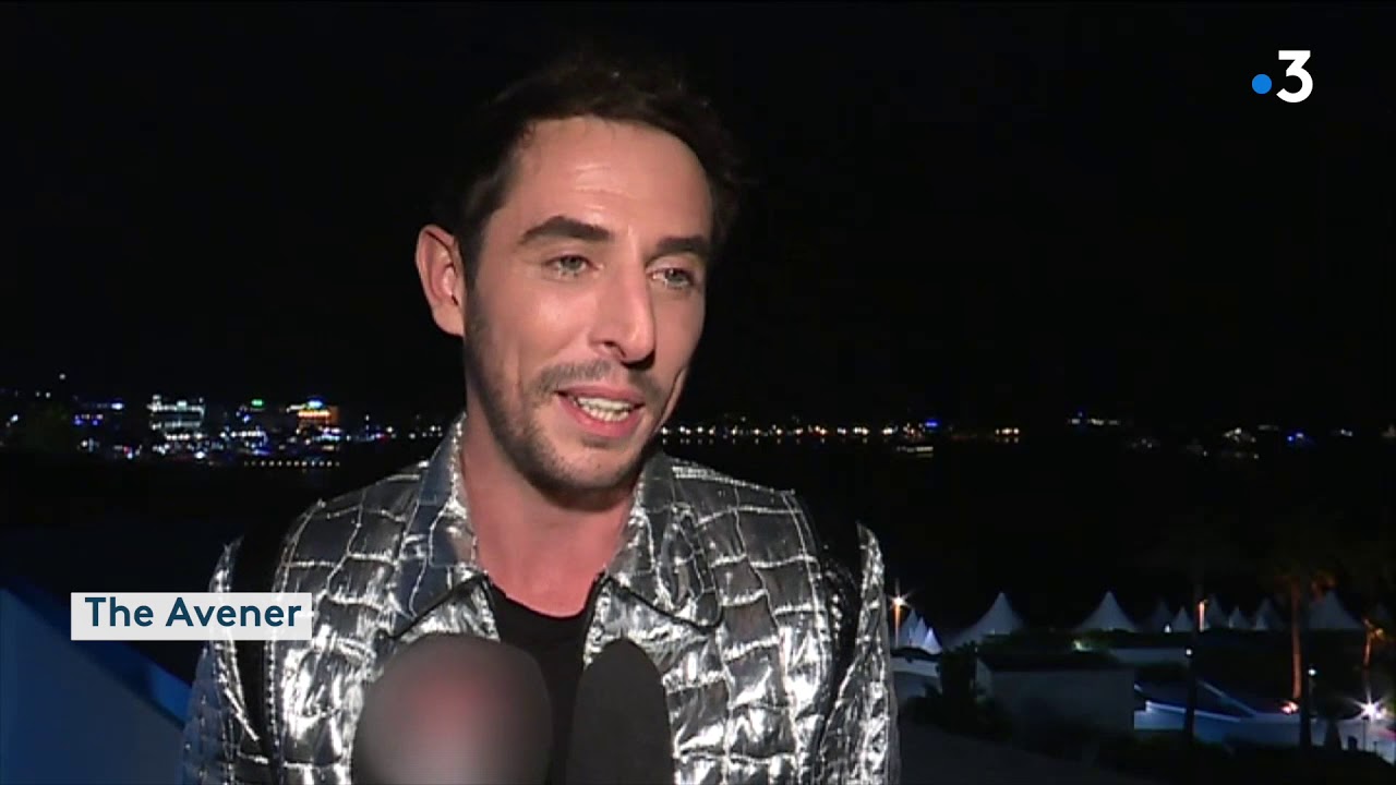 The Avener sur le toit du Palais des Festivals - Interview et Making Of ...