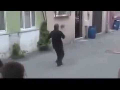 Kaçan boğaya karate yapan dayı sosyal medyanın konusu