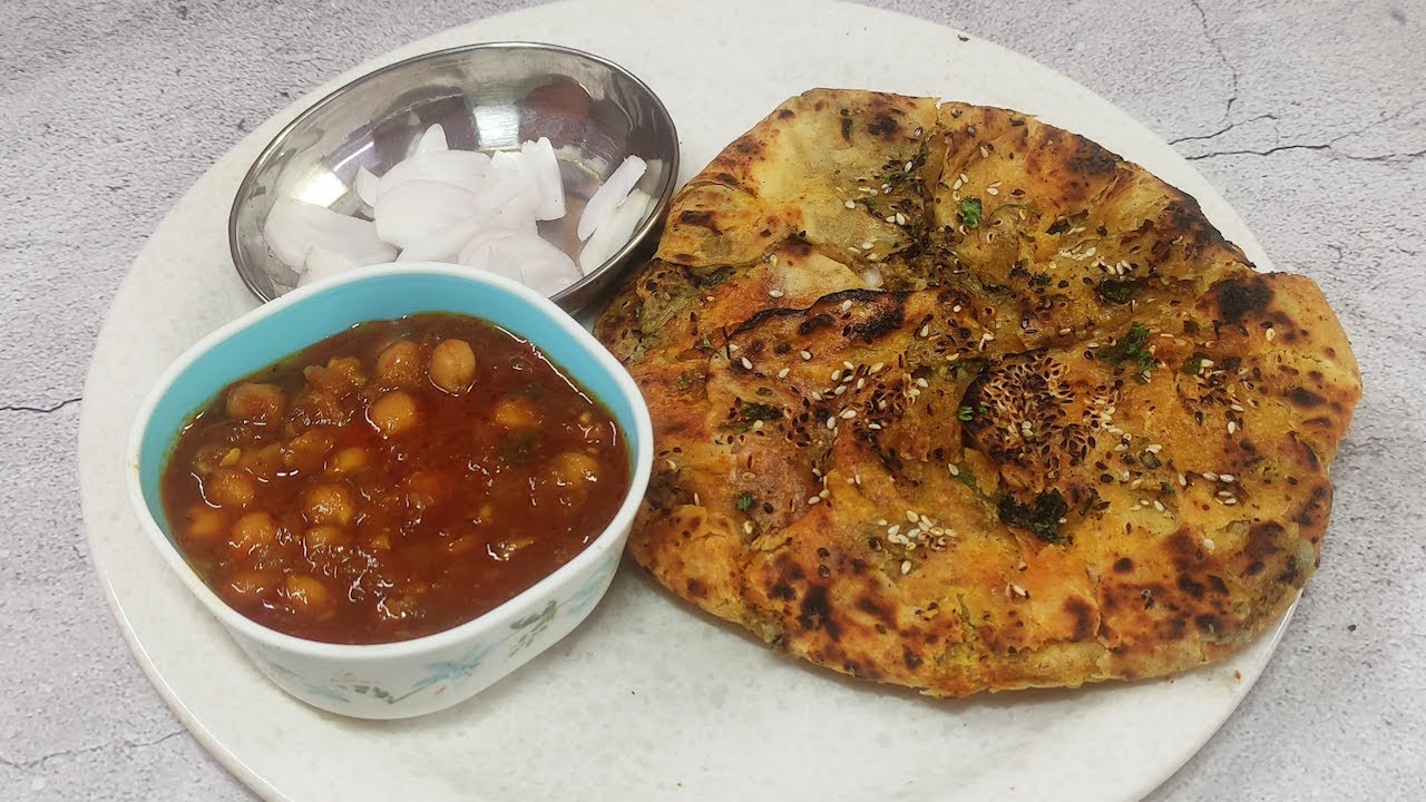 अमृतसरी कुलचा बनाये घर पर आसानी से | Crispy layered amritsari kulcha at home - YouTube