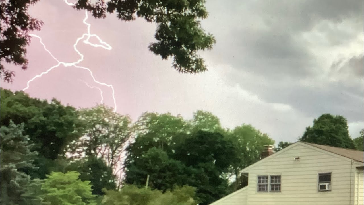 Powerful lightning strike video! - YouTube