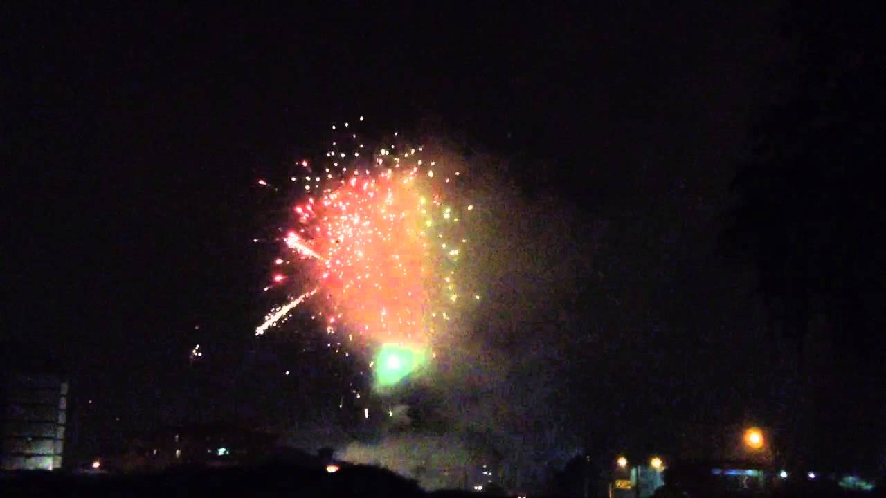 Fireworks fuegos artificiales merida venezuela en fin de año - YouTube