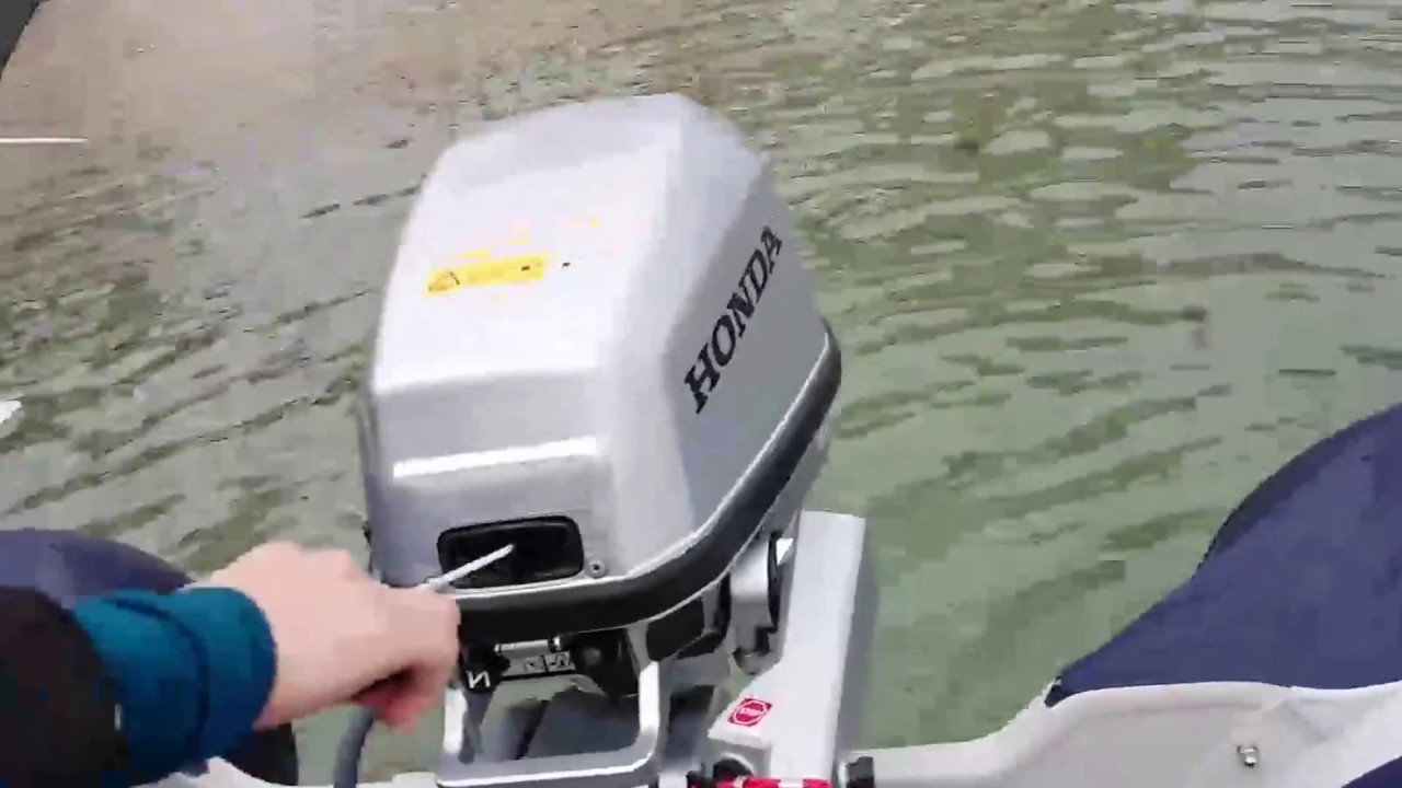 Embarcación Honwave T27 Con motor BF5 puesta en marcha y navegación ...