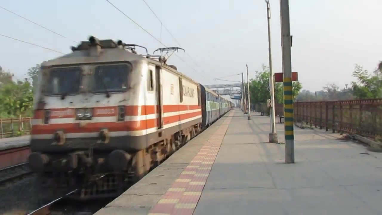 IRFCA - First Double Decker train of IR - 12921 Flying ranee express ...