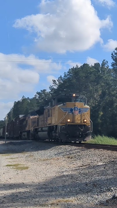 UP #8515 leads yet another WB Manifest - YouTube