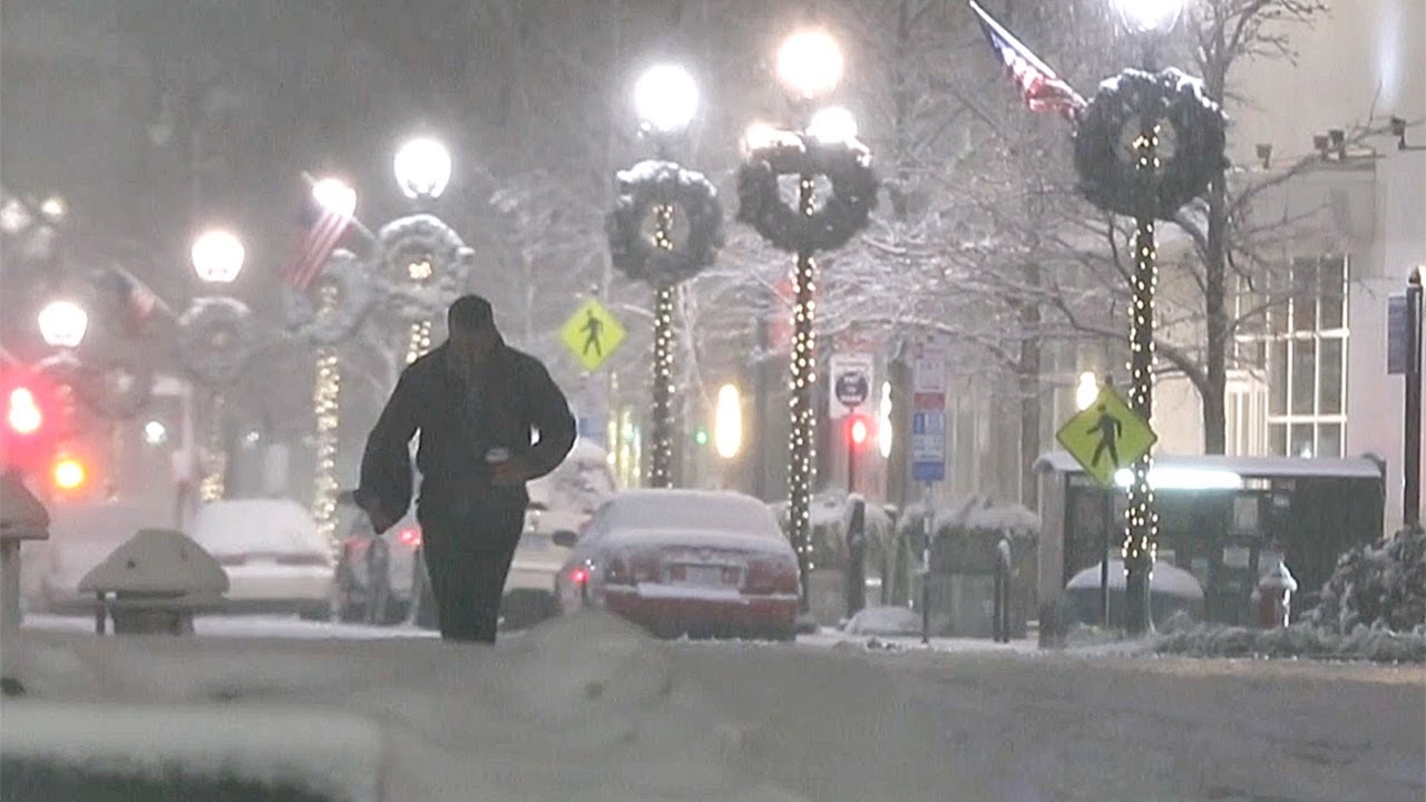 Snow blankets downtown Raleigh - YouTube