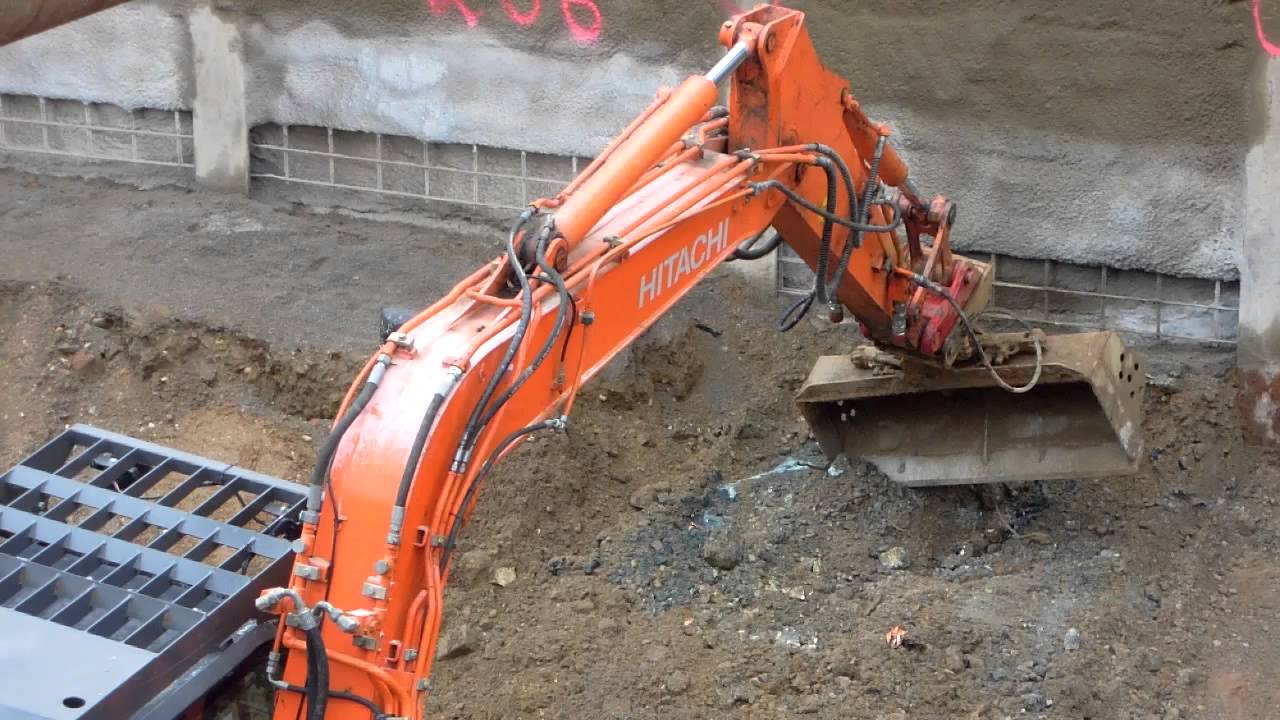 Bagger Hitachi Zaxis 85 - YouTube