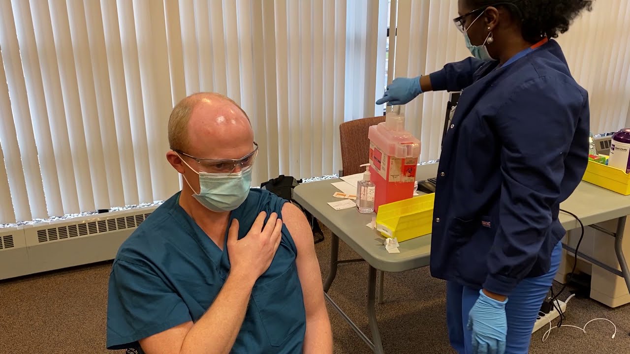 UM BWMC Physician Dr. Jason Heavner receives the COVID-19 vaccine - YouTube