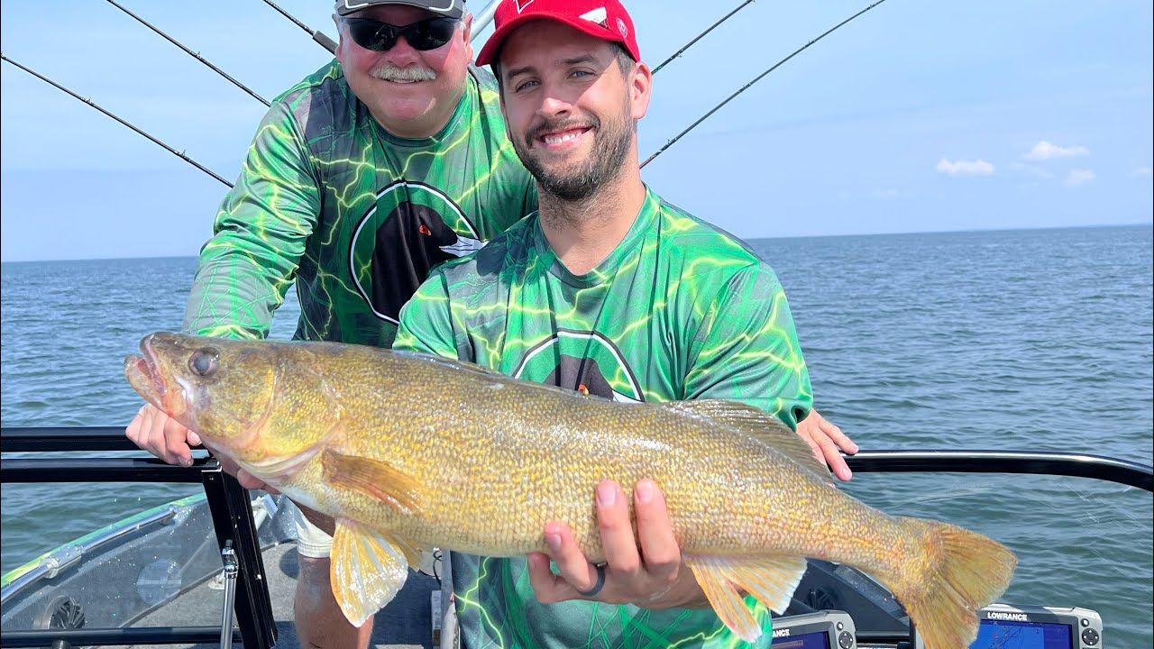 🚨GREEN BAY WALLEYE TANK ALERT🚨 - YouTube