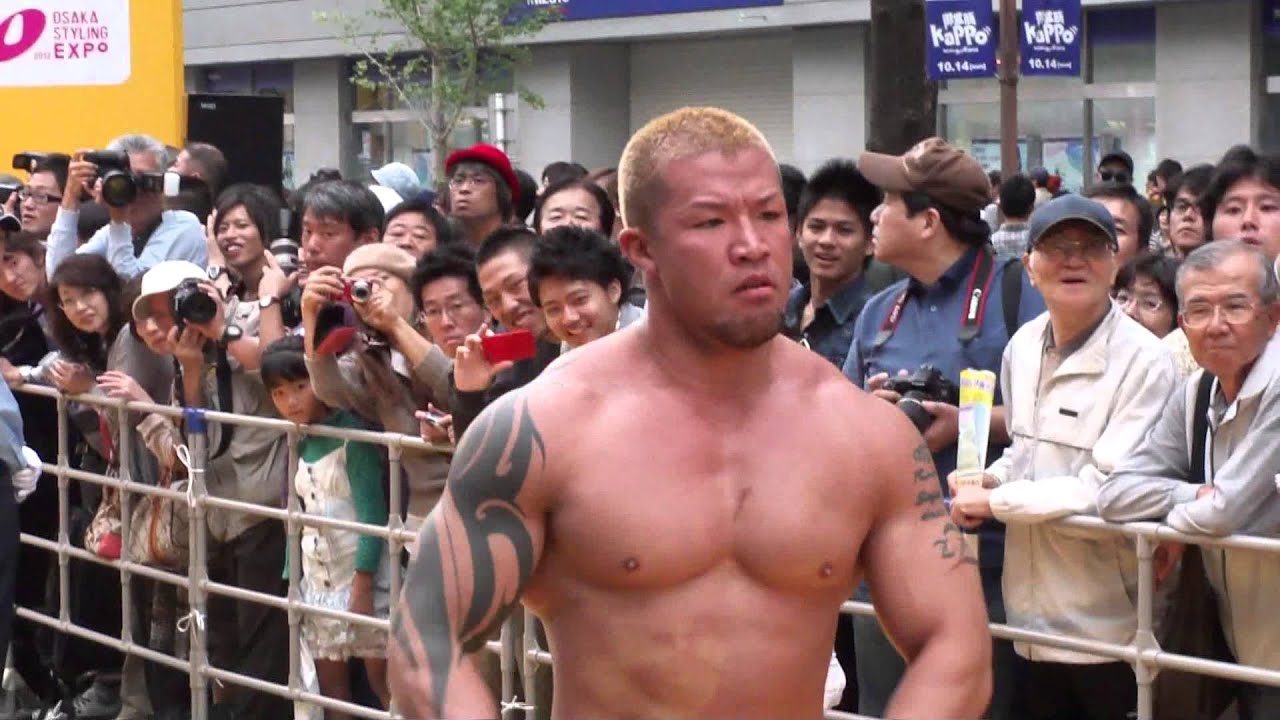 フライパン曲げパフォーマンス Bending Frying Pan - YouTube