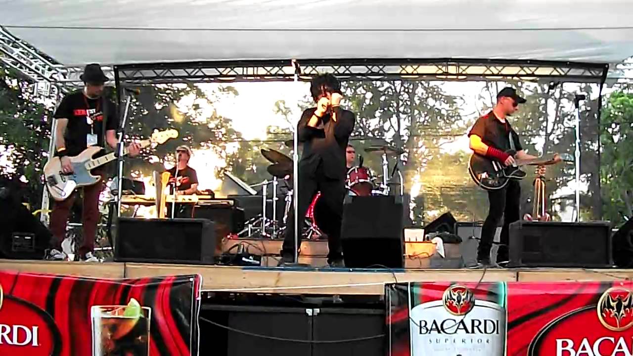 Le Cure - How Beautiful You Are - at Xerofest [New HD quality!] - YouTube