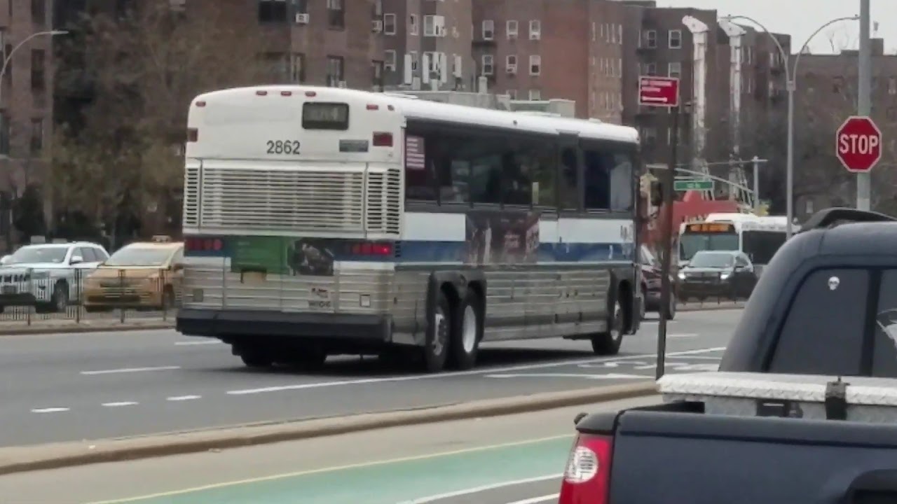MTA Bus Company: 2002 MCI D4500 2862 On The QM4 At Queens Boulevard ...