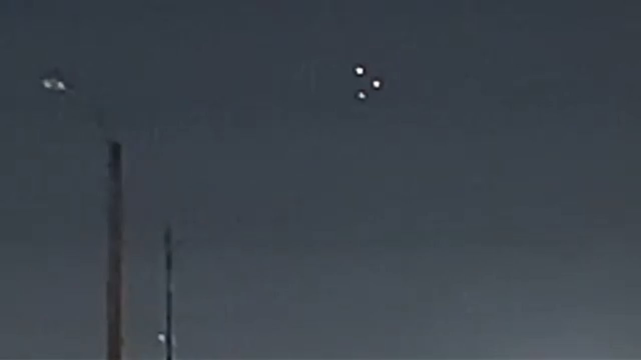 UFOs Sighted Over Los Angeles ( January 25, 2021 ) - YouTube