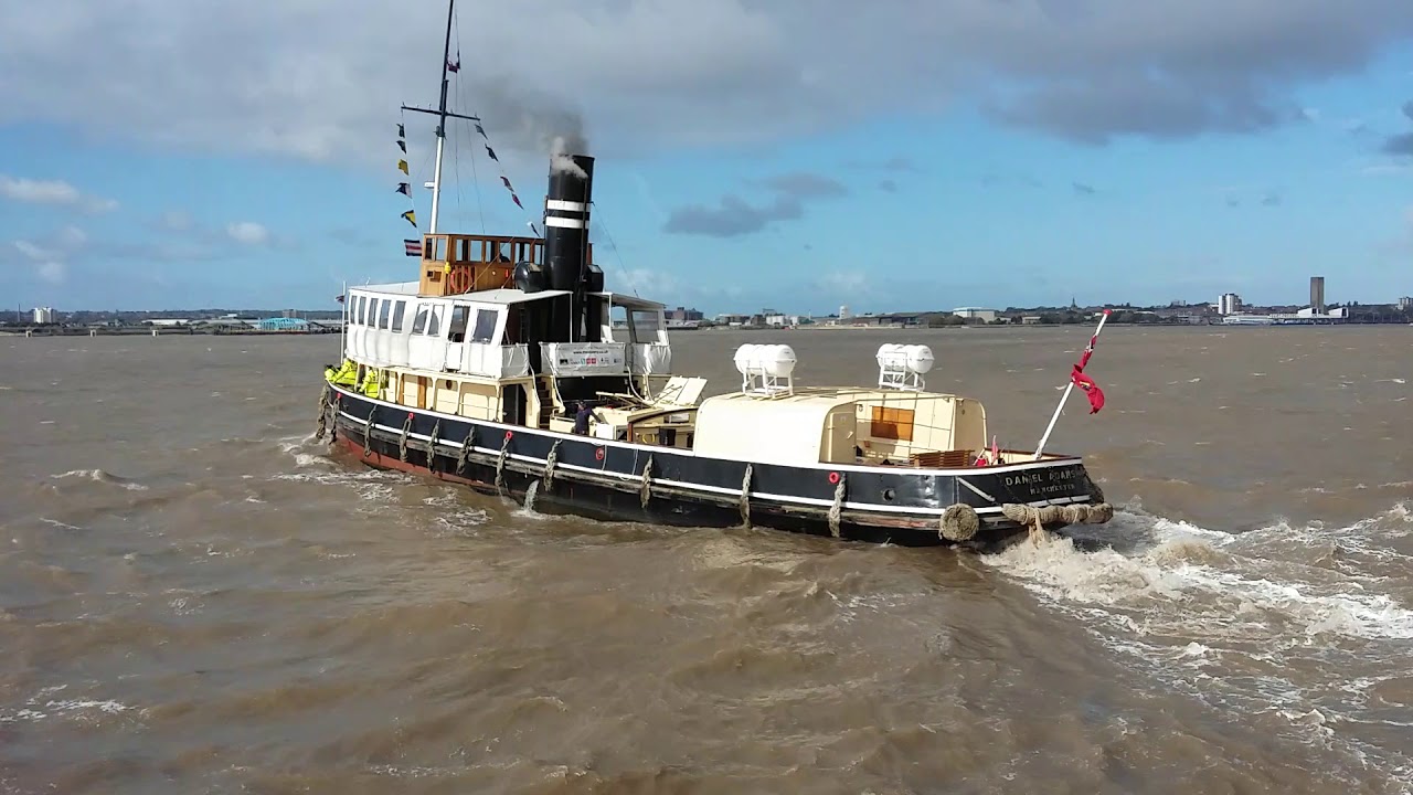 Daniel Adamson steam tug in trouble - YouTube