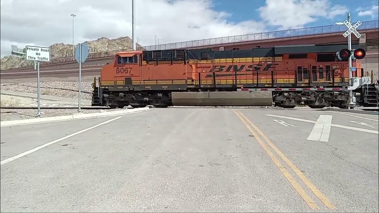 BNSF ES44C4 8067 Leads Power Move With NS C40-9W 9514 In El Paso Texas 2-22-2023 - YouTube