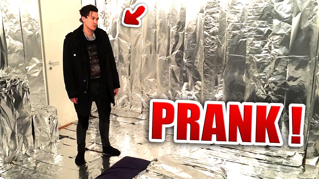 CRAZY ROOM PRANK ! - YouTube