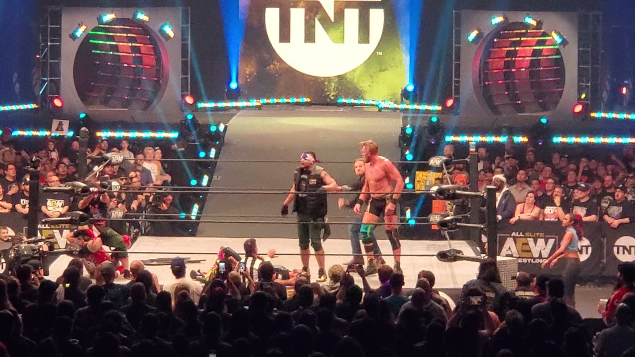 Hangman Adam Page Sets Beer Down Clears the Ring AEW Denver - YouTube