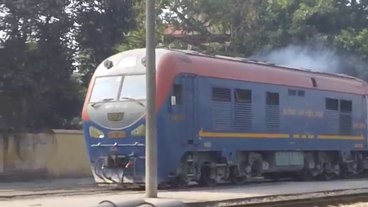 [424]D19Er-2035+D19Er2032 kéo tàu 5BL1-14.02.2016[HD1080] - YouTube
