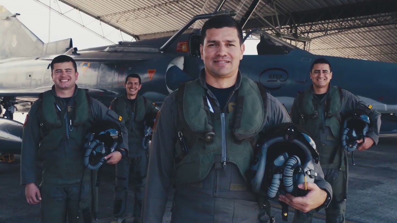 Ron Marqués 15 años edición especial Fuerza Aérea Colombiana - YouTube