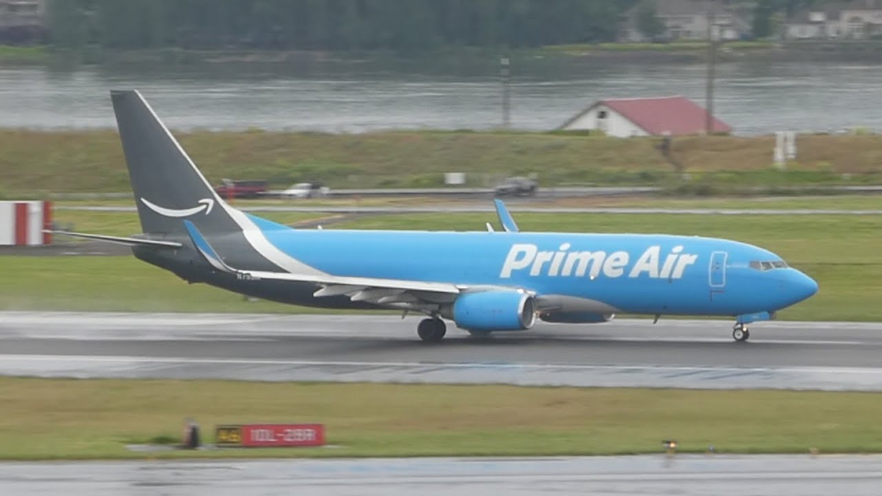 Amazon Air (Sun Country Airlines) Boeing 737-84P(BCF) [N7901A] Takeoff ...