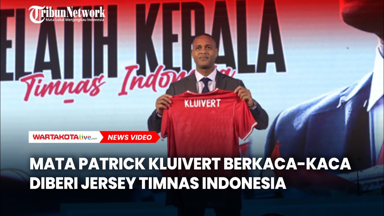 Mata Patrick Kluivert Berkaca-kaca saat Diberi Jersey Timnas Indonesia ...