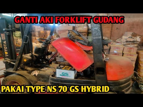 GANTI AKI FORKLIFT GUDANG - YouTube