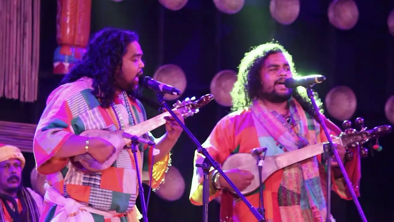 Anondo Bazare Chole Jao by Sadhu - Kangal performing at Sur Jahan 2019 ...