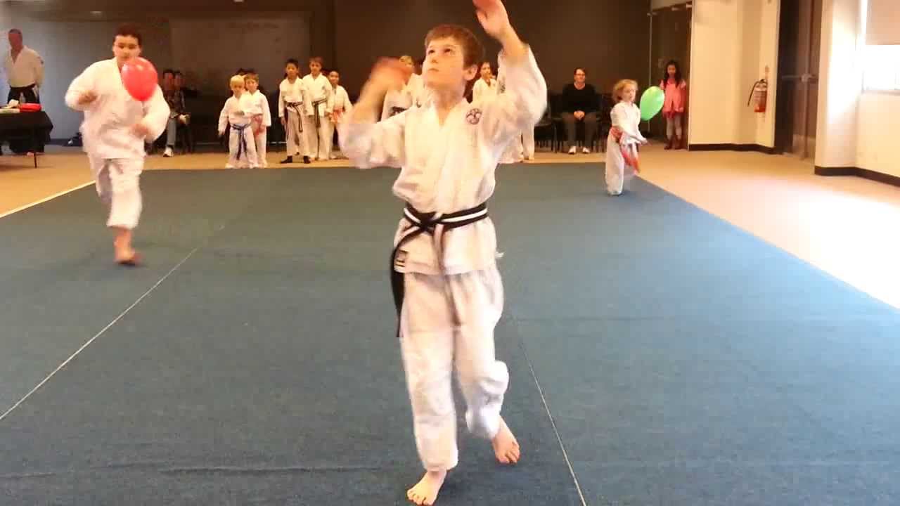 Aikido Kids Games: Balloon Game (Aikikids Seniors) - I - YouTube