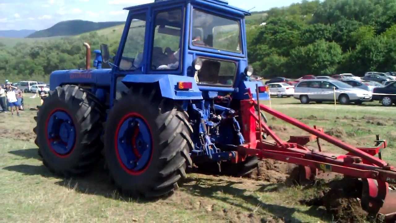 Dutra 1000 szántó bemutató - Traktormajális Bokor 2012 - YouTube