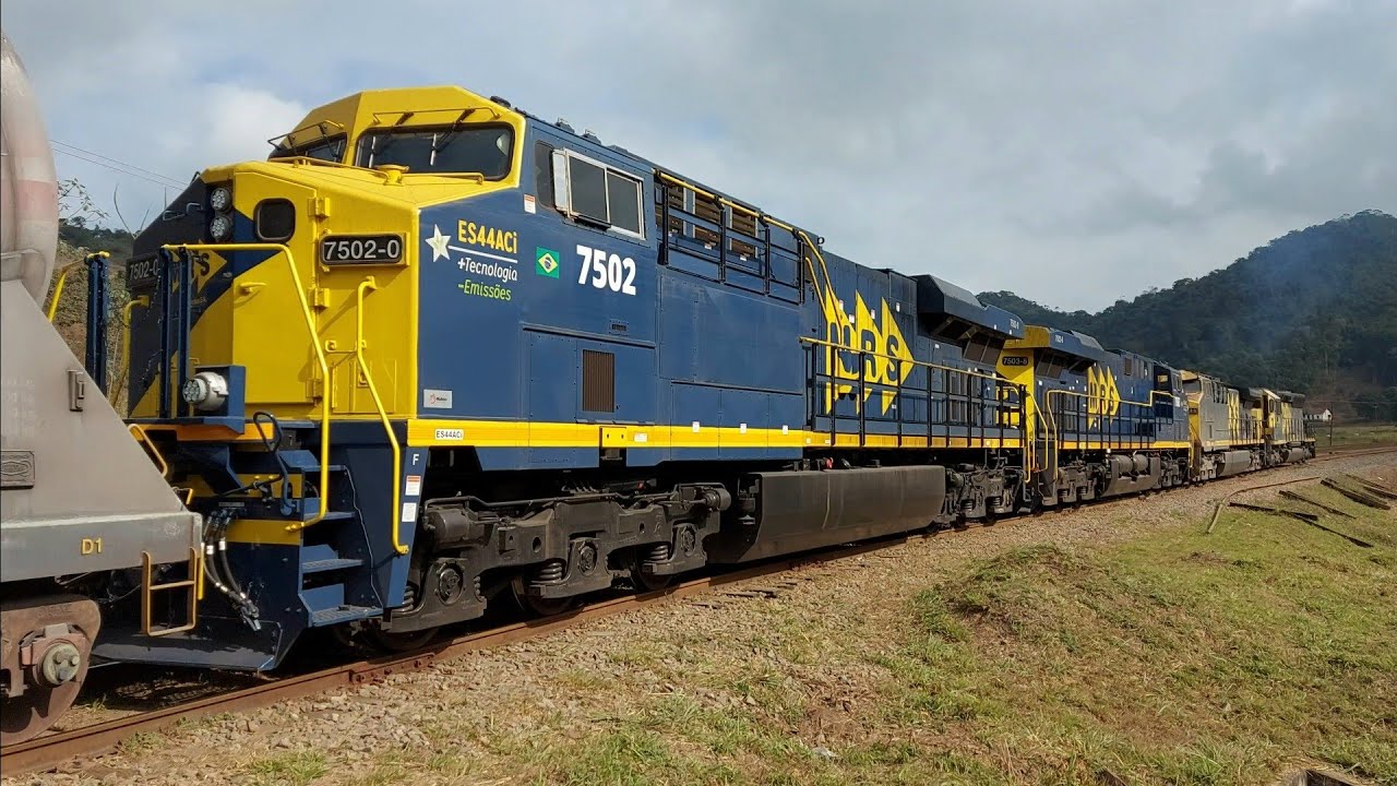 Locomotivas Wabtec ES44ACi realizando testes e manobras no pátio de ...