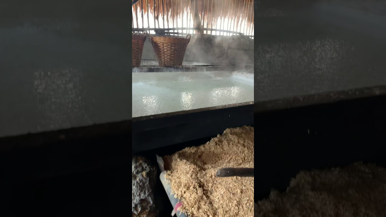 Salt making in Pasuquin, Ilocos Norte - YouTube