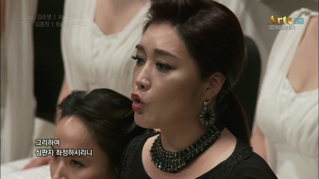 W.A.Mozart , ' Requiem ' / Shinik Hahm & Symphony S.O.N.G - YouTube