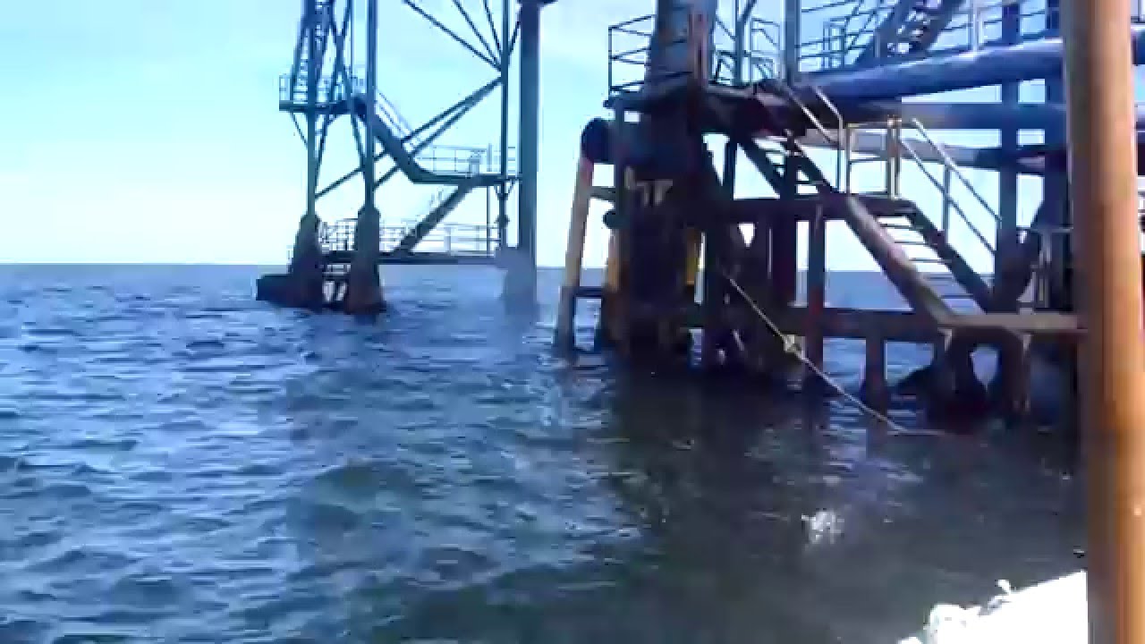 Tying up to a rig with a gallon jug of water - YouTube