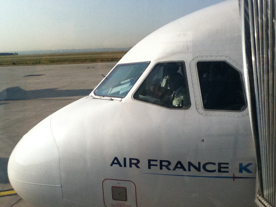 Boarding an Air France Airbus A321 in St. Petersburg - YouTube