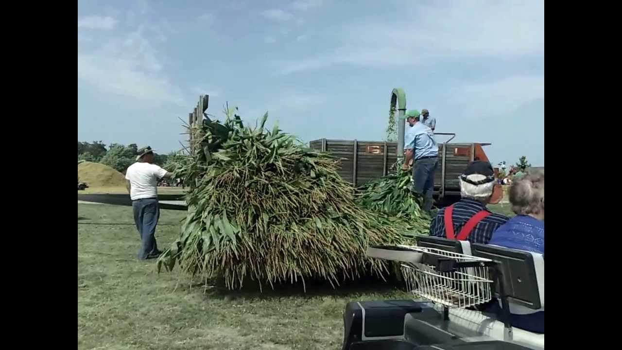 Ensilage cutter at 2013 Pioneer Power show - YouTube