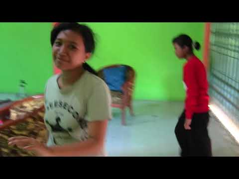 Si montok...cewek abg kena kamera muter muter
