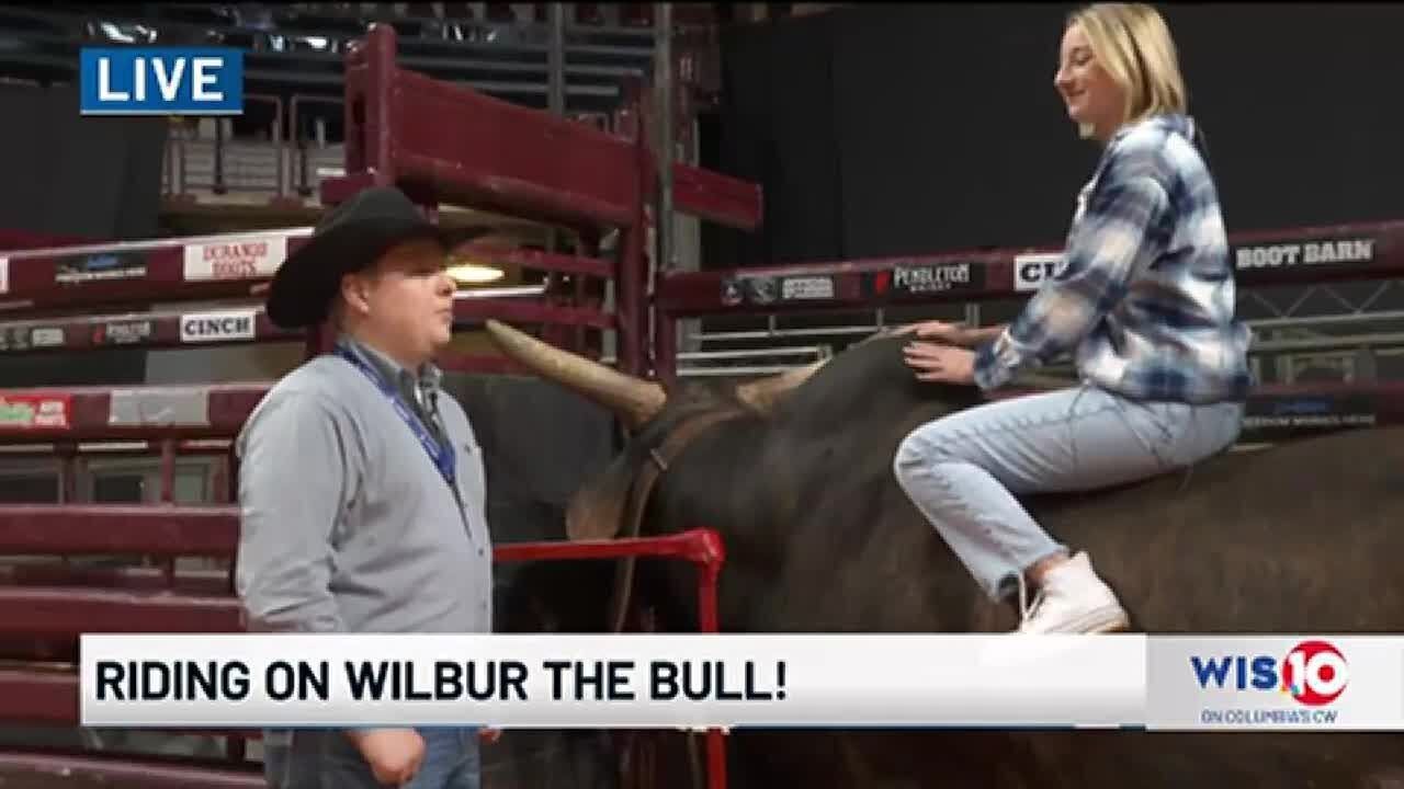 Cinch World’s Toughest Rodeo: Riding the bull - YouTube