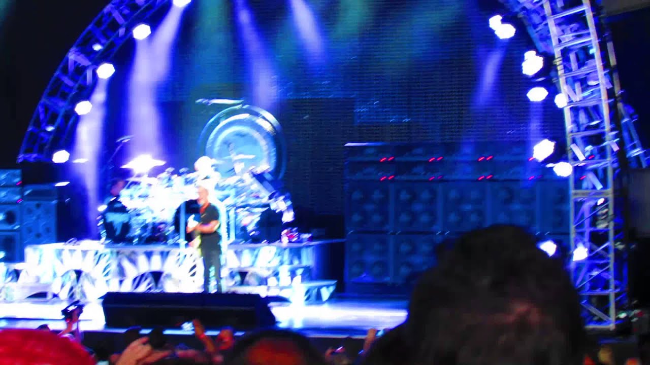 Van Halen 2015 HD Drop Dead Legs White River Amphitheater Auburn ...