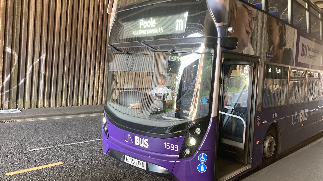 Morebus 2022 Alexander Dennis Enviro 400 MMC (HJ22 UYD) on the M1 to ...